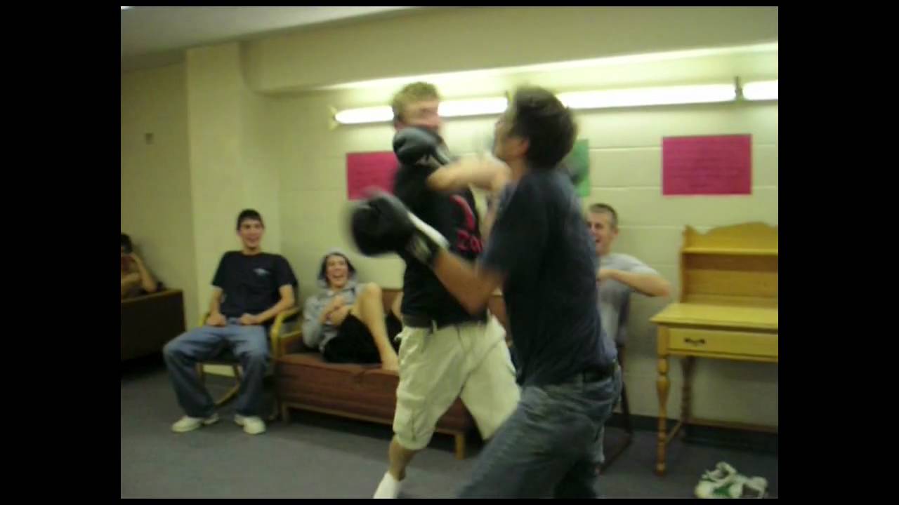 Dorm Room Boxing: Shwoody Style - YouTube