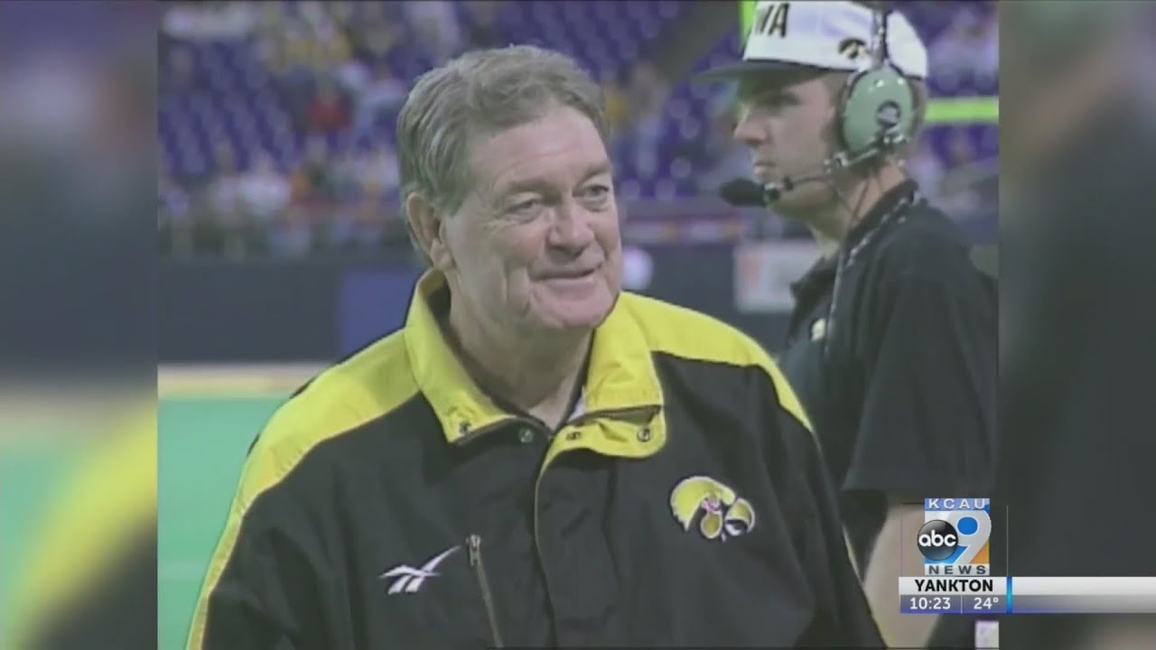 Former Iowa Head Coach Hayden Fry Passes Away at 90 - YouTube