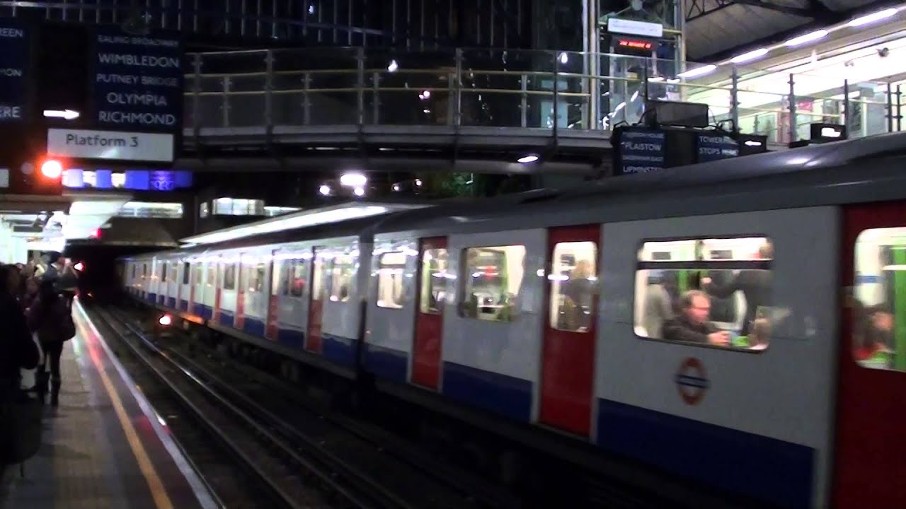 UK: London Underground - An eastbound District Line service (D Stock ...