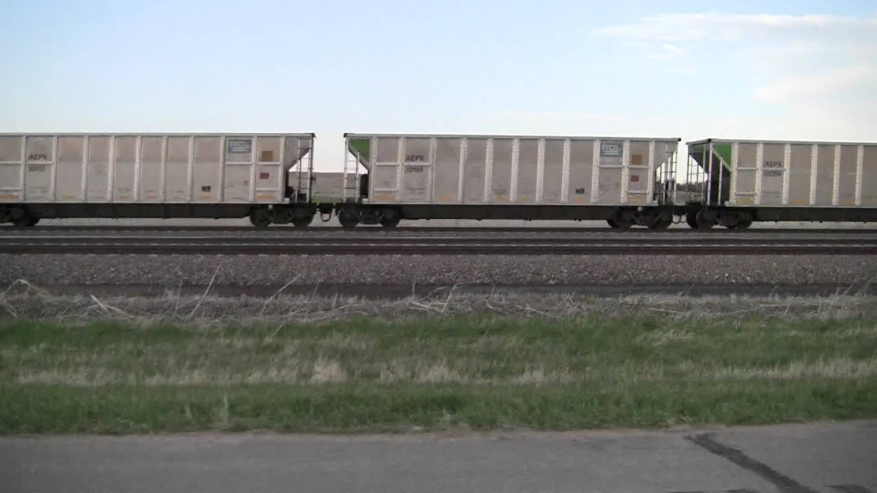 UP 6946 West Along US 30 - YouTube