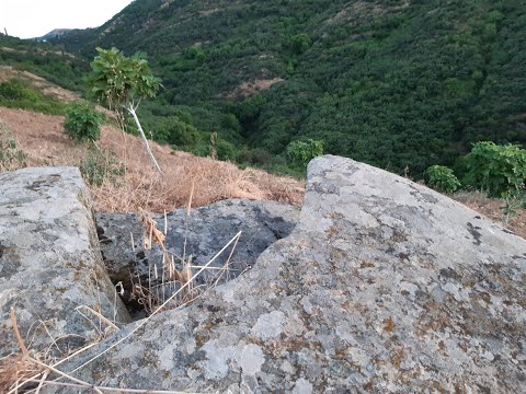 Definede Koltuk İşareti Ve Çözümü  Nal İşareti bulunduğu kayaya mıknatıs sağlam yapışıyor demir gibi