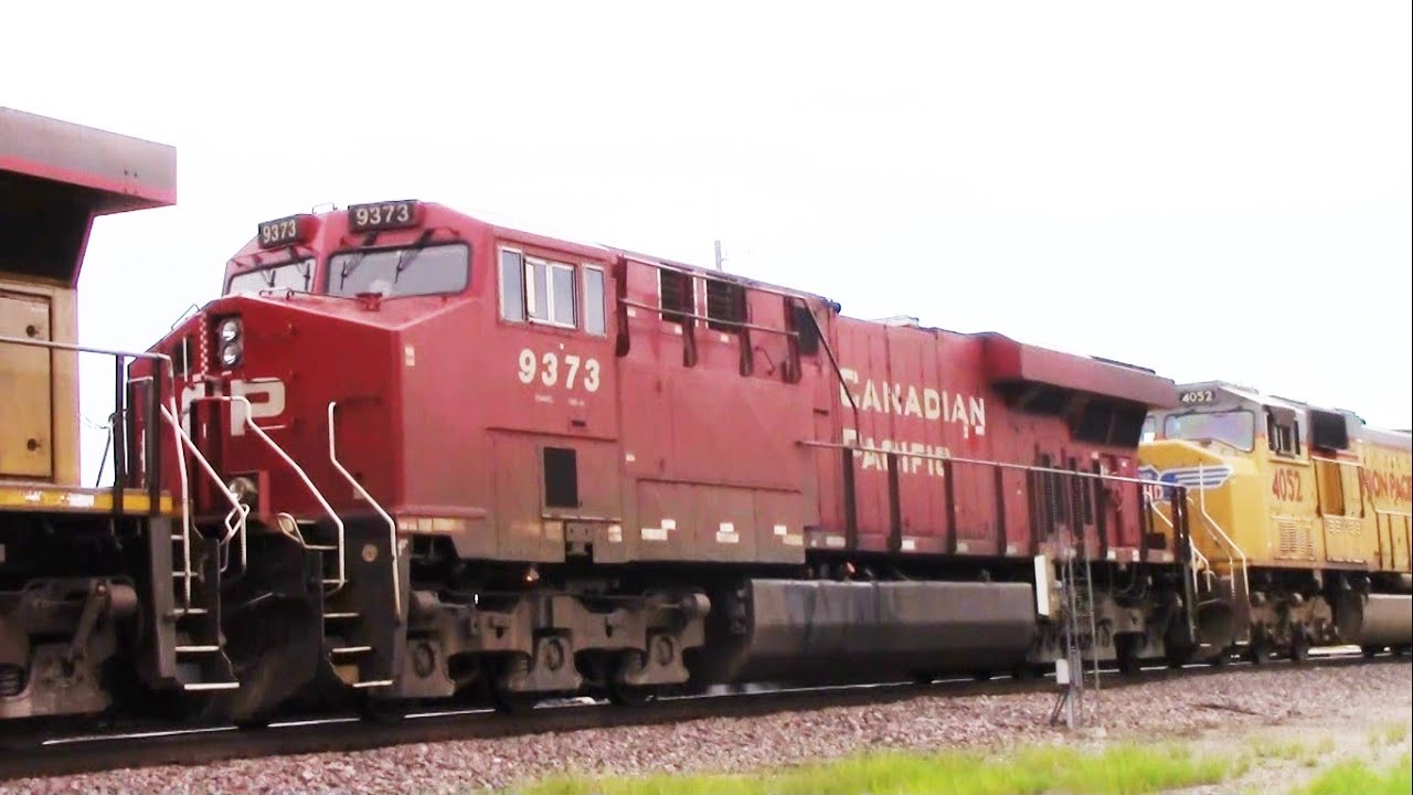 Canadian Pacific & CSX units on UP grain train at Doboy elevator - YouTube