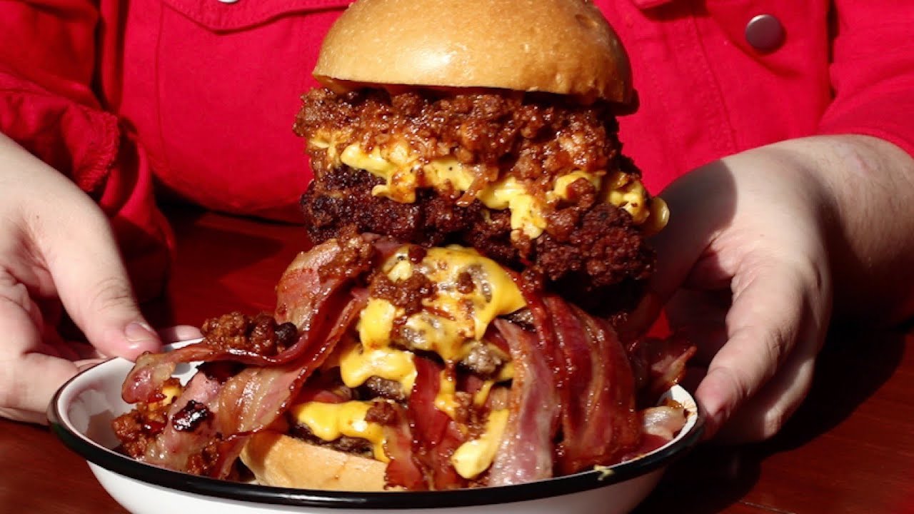 Eat This Massive Burger On A Melbourne Rooftop - YouTube