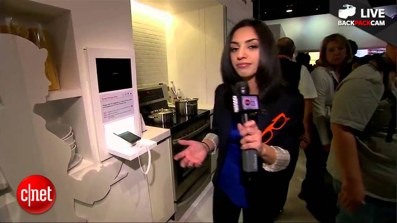 Sharon Vaknin tours the LG booth at CES 2013 - YouTube