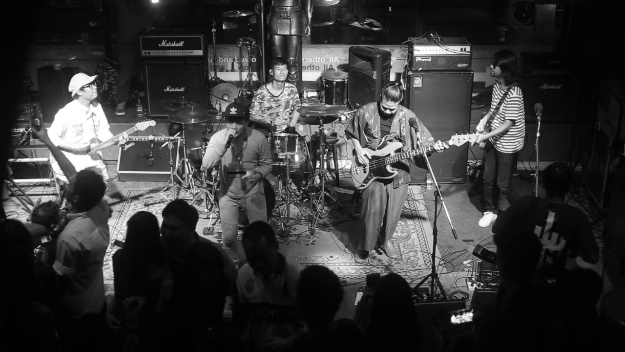 มุม - Playground live at Reunion live in a-day Concert at Parking Toys ...