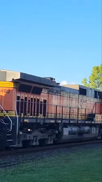 Old clip of ns 23g with 2 bnsfs - YouTube