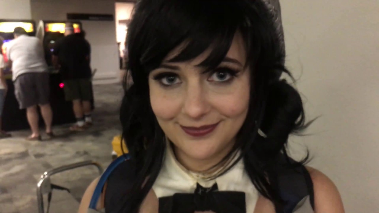 Donnie Darko Cosplay Bunny @DragonCon 2018 - YouTube