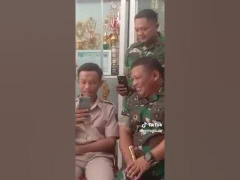 Firal siswa SMK Giripuro Sumpyuh saat wisuda sepatu lepas,terimakasih Bapak KASAD - YouTube