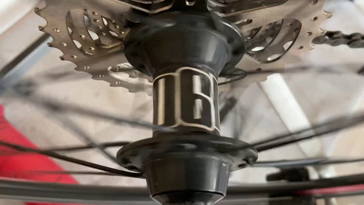 DT-swiss r1900 hub sound - YouTube