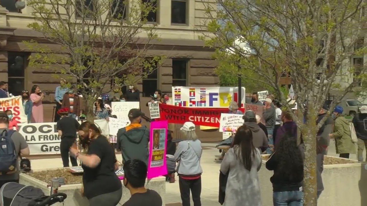 Green Bay rally demands immigration reform - YouTube