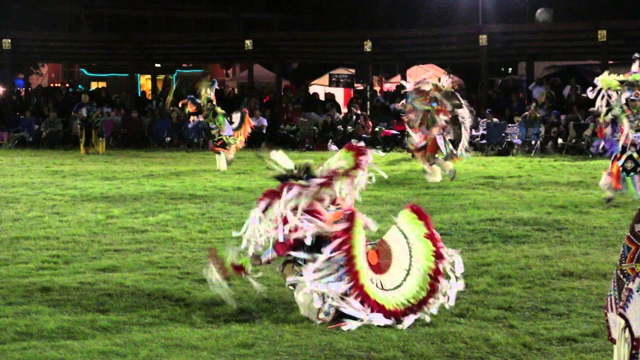 Mandaree (3) - United Tribes Powwow 2014 Men's Fancy - YouTube