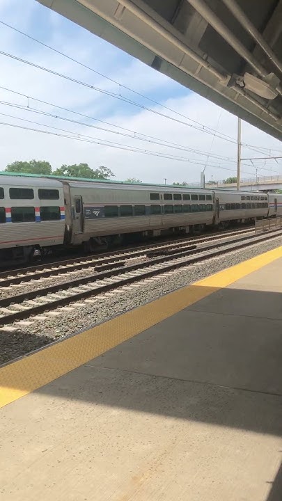 Amtrak Silver Star flys by Halethorpe Station with ACS-64 #618 and a Viewliner 2 Baggage Dorm ...