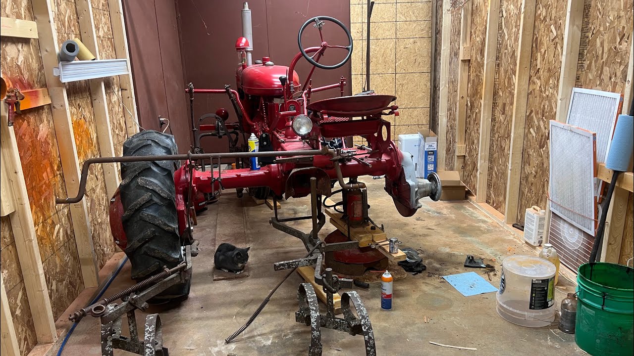 Resealing the final drive on the farmall B - YouTube