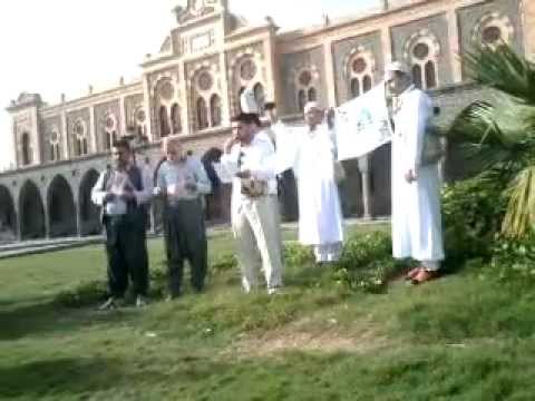 BİLAL MEDİNE'DE KASİDE OKUYOR
