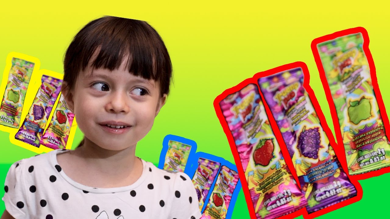 Probando Dulces que ¡TRUENAN! - Diversión con Kari - YouTube