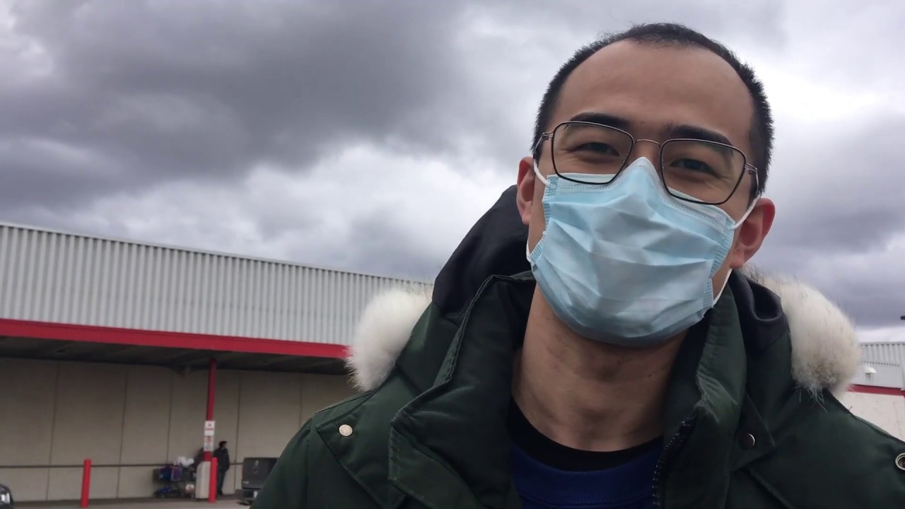 Kitchener shoppers crowd Costco amid coronavirus crisis - YouTube