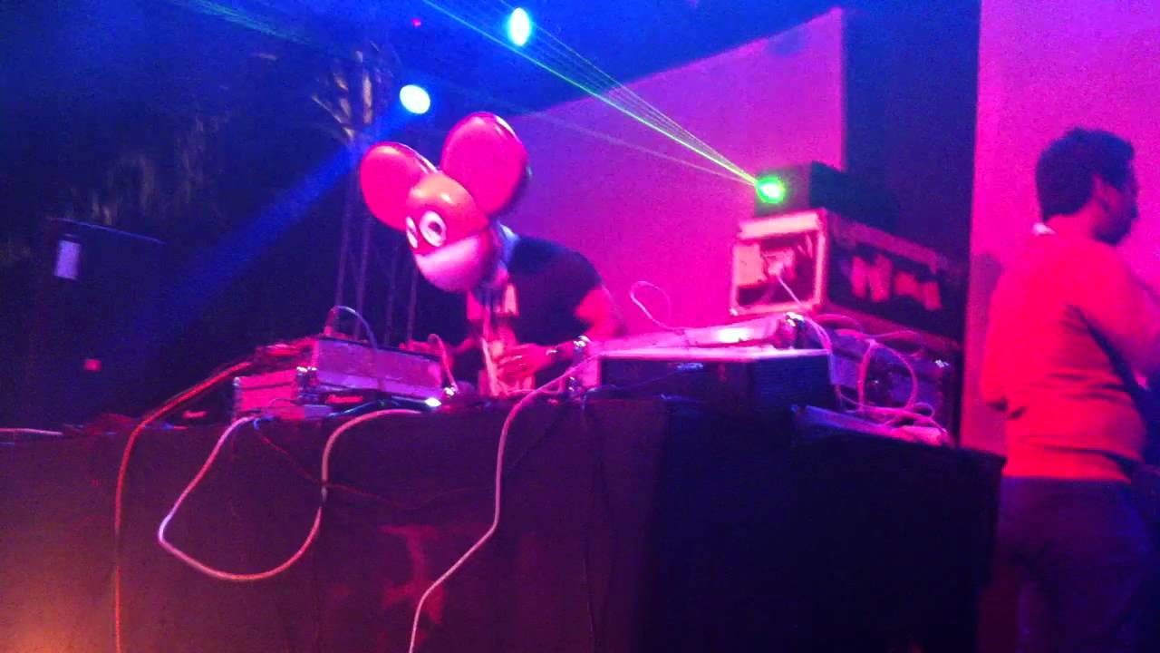 dj girish dressed as deadmau5 for dusk festival kokata PART 3 - YouTube