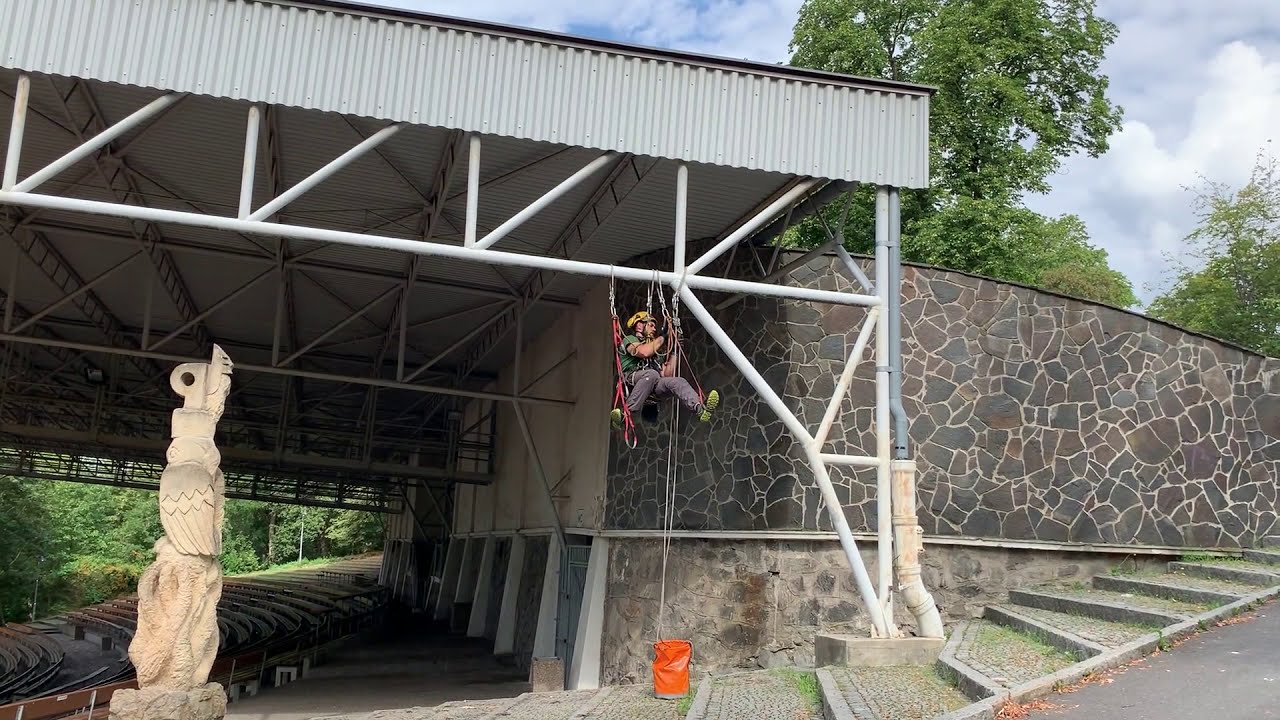 HORIZONTAL AID CLIMBING - MOVEABLE ANCHORS - YouTube