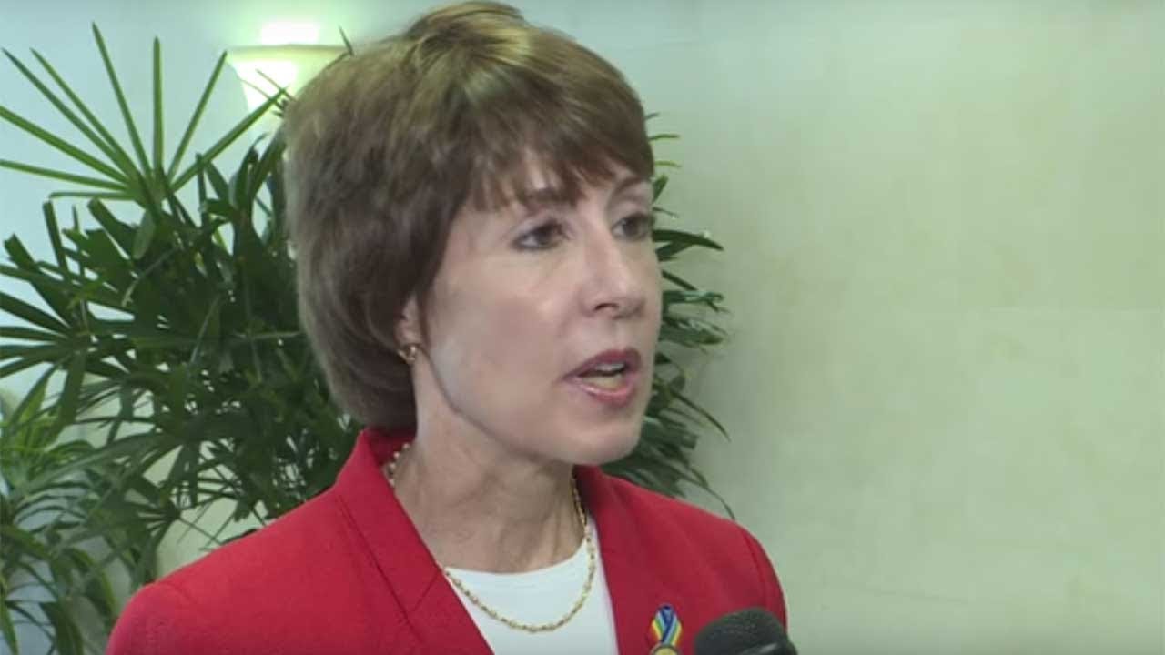 Gwen Graham on energy - YouTube