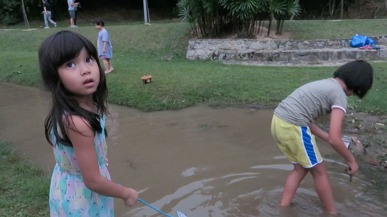 Catching Prawns and Bubbles - YouTube