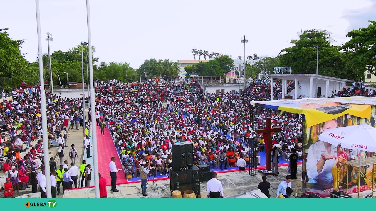 "Família ao Pé da Cruz" IURD-STP reúne mais de 4.500 pessoas no Parque ...