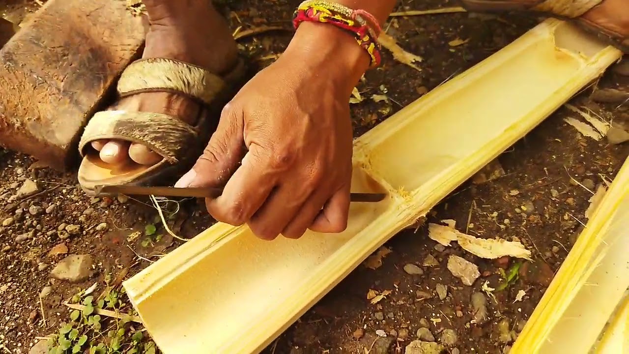 Detail belah dan kesik bambu lebar - YouTube