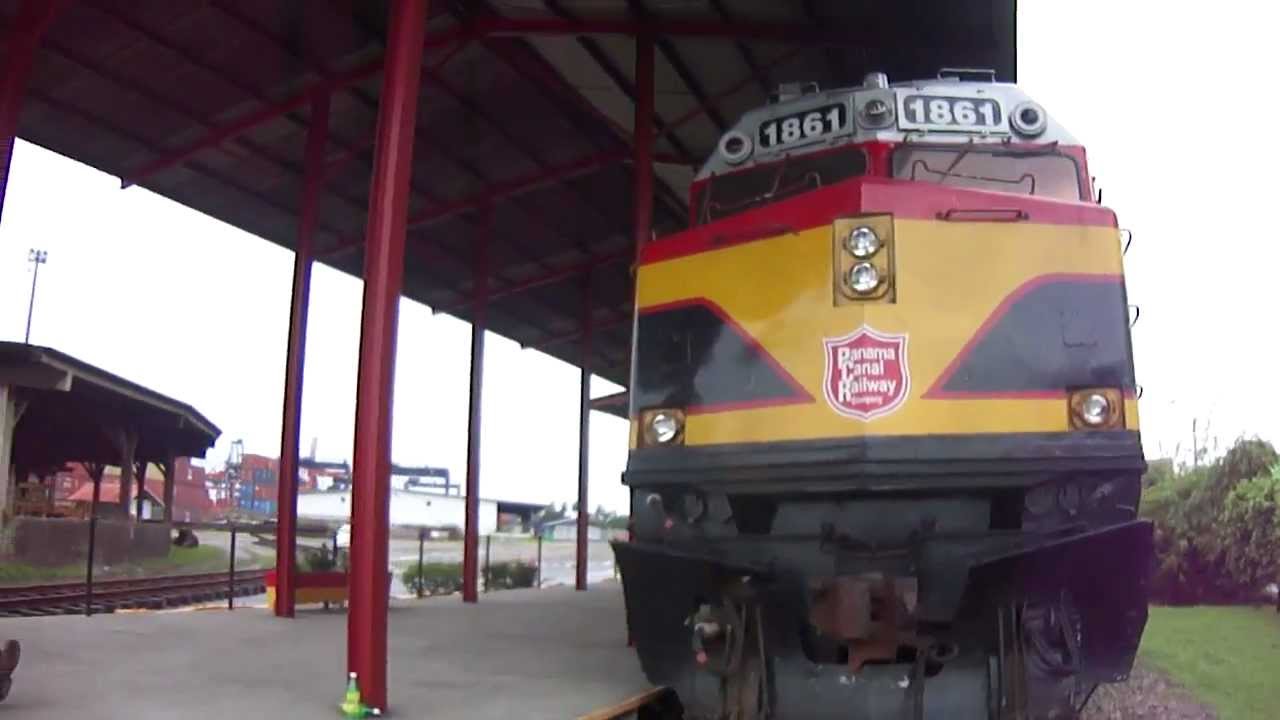 EMD F40PH Diesel Locomotive - YouTube
