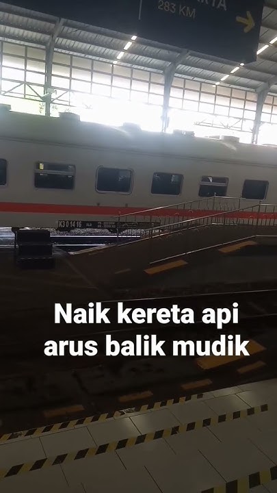 Naik kereta api arus balik mudik#shorts - YouTube