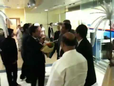 Arrival of Mej Dr Faiz Khaleed at OXCEL Kota Bharu Airport - YouTube