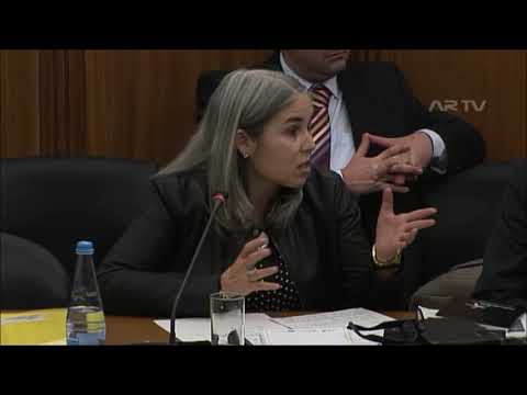 Helga Correia questiona João Manso Neto - YouTube