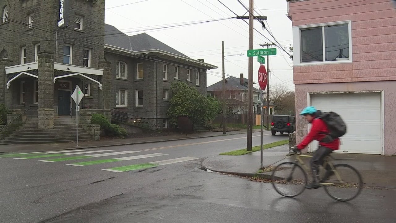 What Oregon law now says regarding stop signs for bicyclists - YouTube