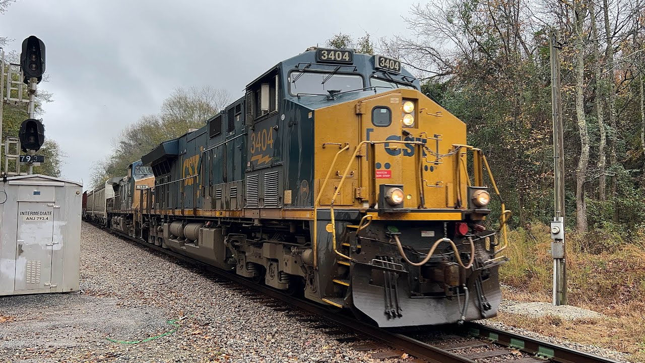 CSX 3404, CSX 140 & CSX 3189 bringing mixed freight north through ...