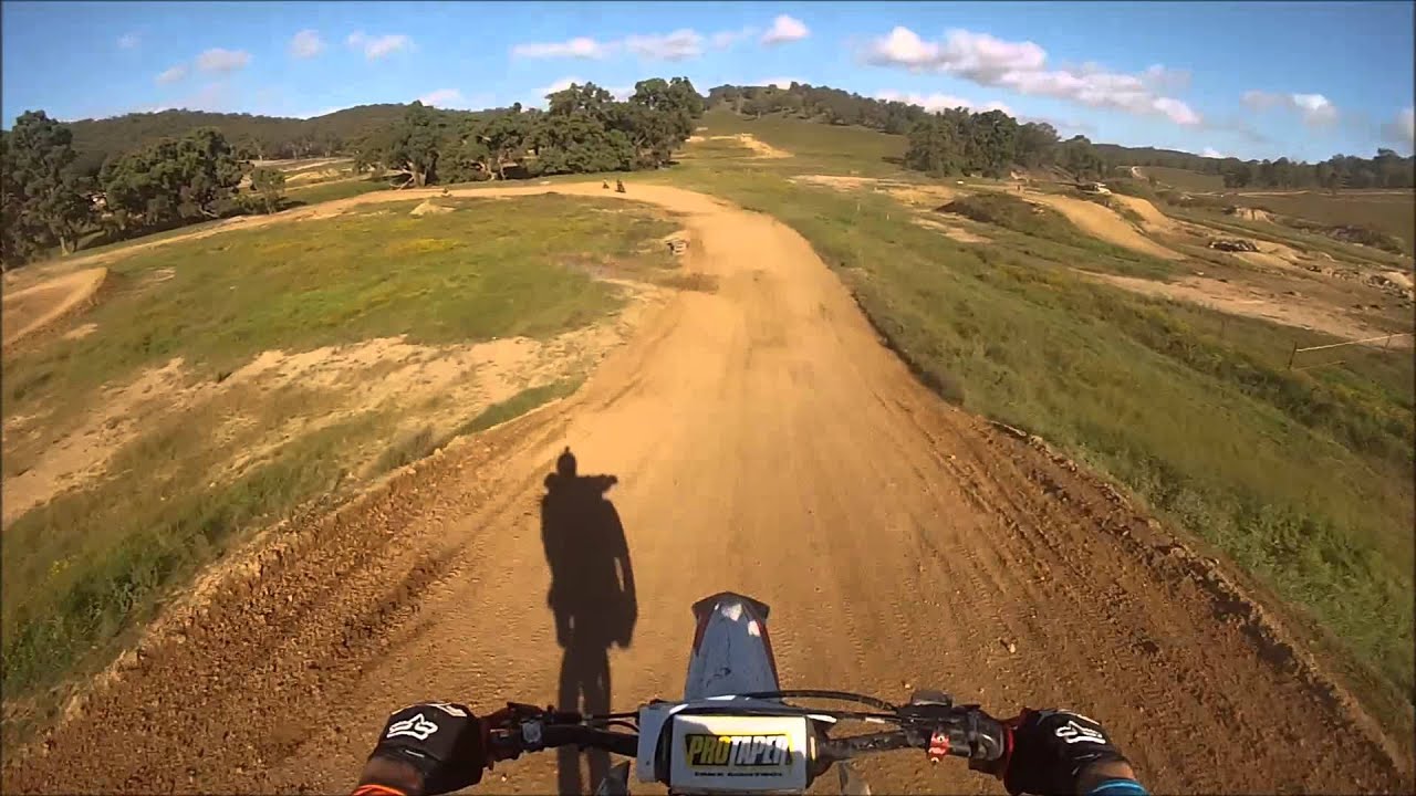louee motocross track yzf450 - YouTube