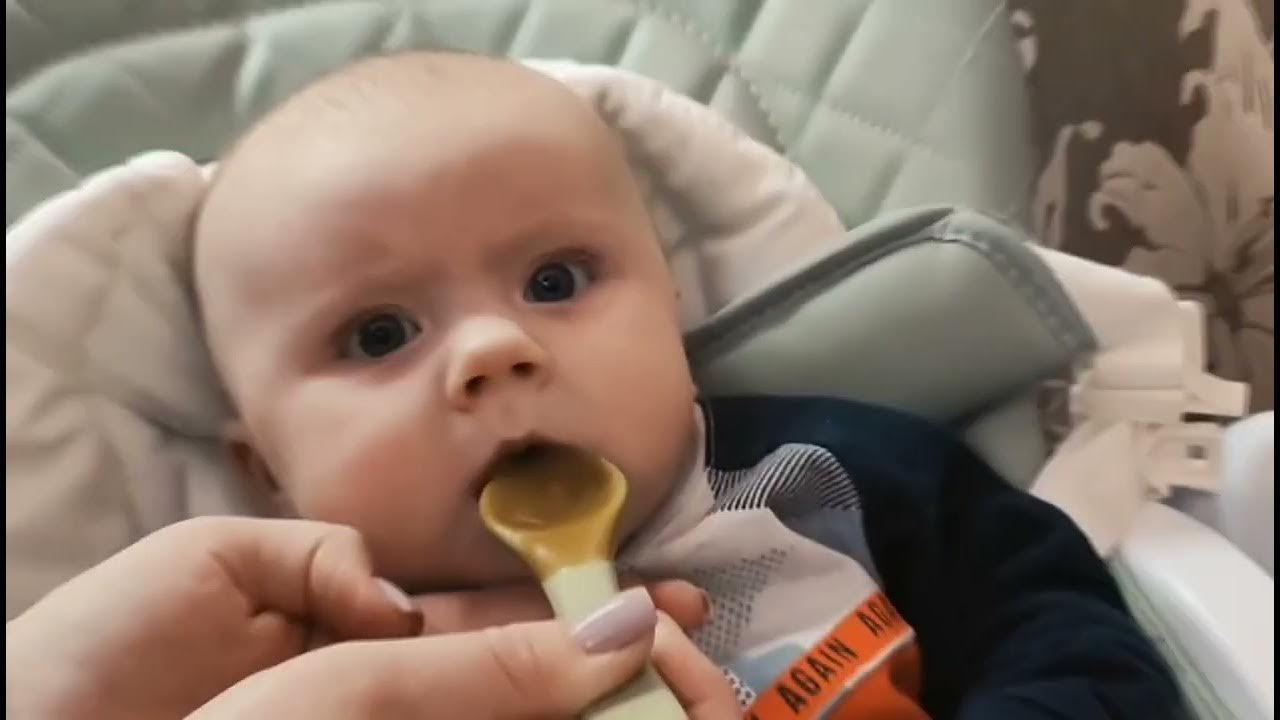 Самый первый прикорм, 4 месяца назад Соня первый раз попробовала пюре ...