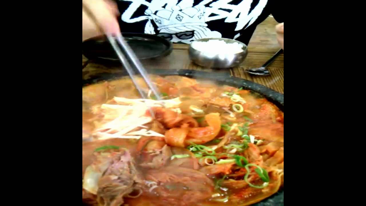 Korean Food - Fermented and Steamed Kimchi with Short Pork Rib 묵은지김치찜 ...