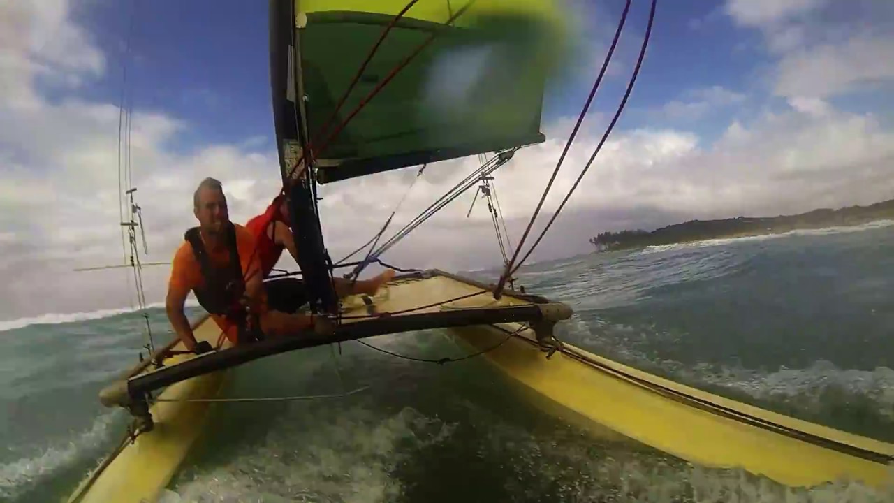Hobie 16 in the surf Sodwana, Snapped Mast - YouTube