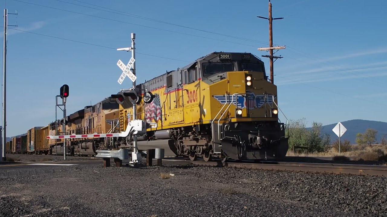 Union Pacific Trains at Klamath Falls Oregon 10-2-2021 - YouTube