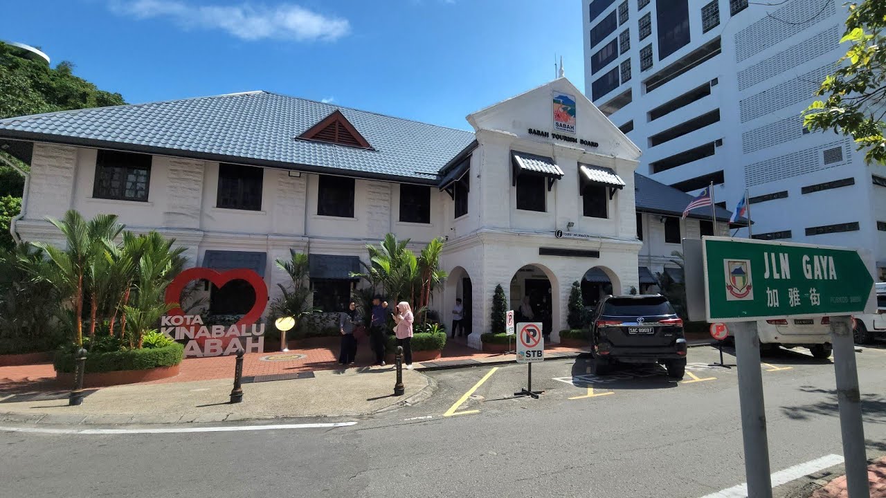 Former General Post Office and current Sabah Tourism with 0 km Marker ...
