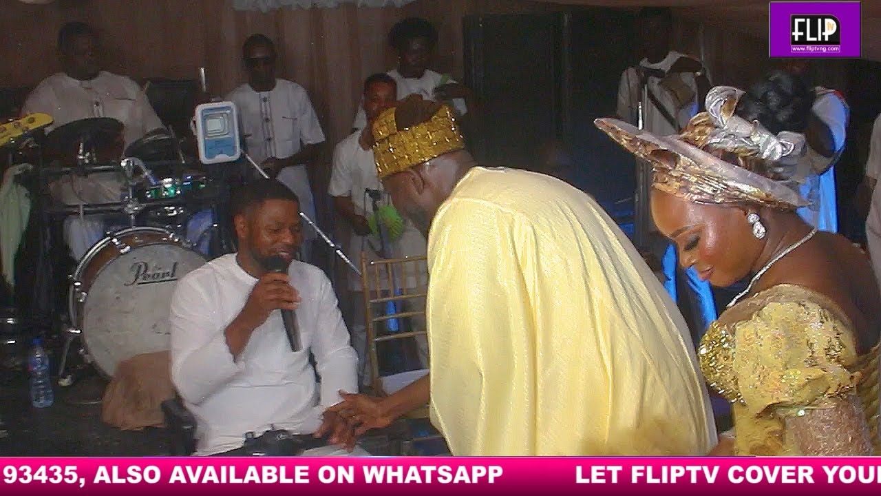 YINKA AYEFELE SERENADES COUPLE, BIOLA AND TUNDE TIJANI DANCING INTO ...