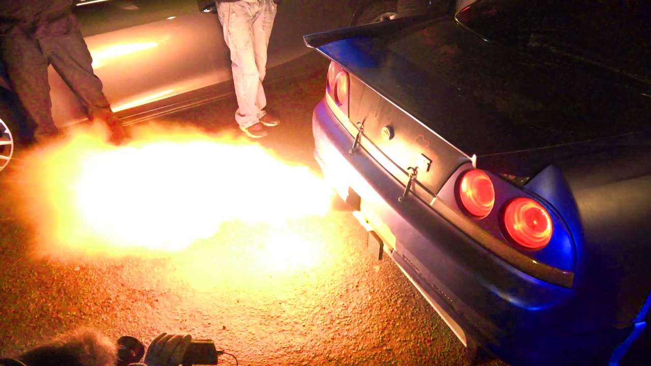 INSANE Nissan Skyline R33 - Flames and Burnout! - YouTube