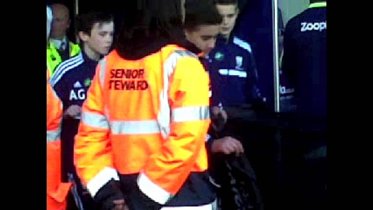 Archie Hawkins Spurs mascot at West Brom 12.04.14 - YouTube