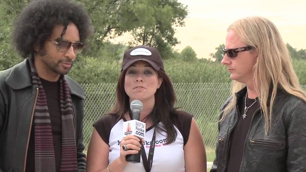 BackStage at Rock n Rev Fest - YouTube