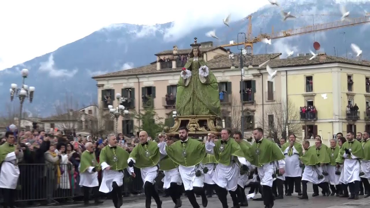 Sulmona - La Madonna che scappa - YouTube