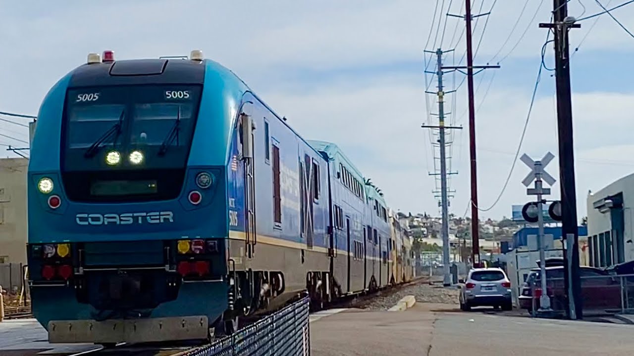 Coaster Siemens Sc-44 Charger 5005 speeding past Noell St. - YouTube