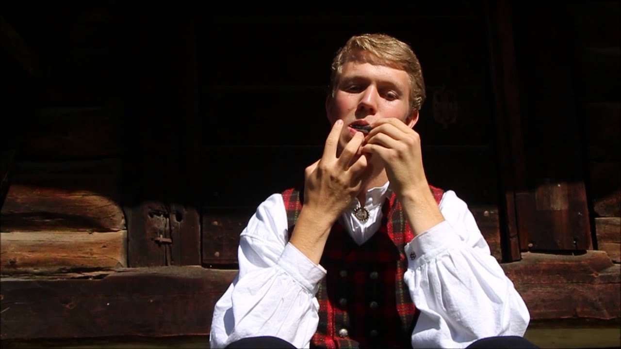 Folkemusiker og kulturbærer Martin Berger på Valdres folkemuseum - YouTube