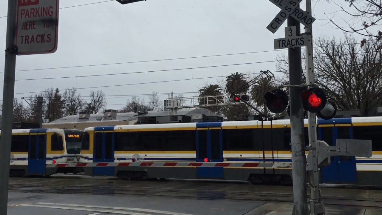 1/3/2017 T Street Railroad Crossing, Sacramento Light Rail Blue Line ...