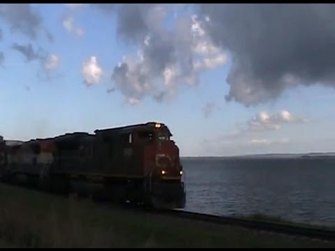 CN Train Spotting: Mixed-Intermodal | CN 8003 & BCOL 4625 Leads CN 301 ...