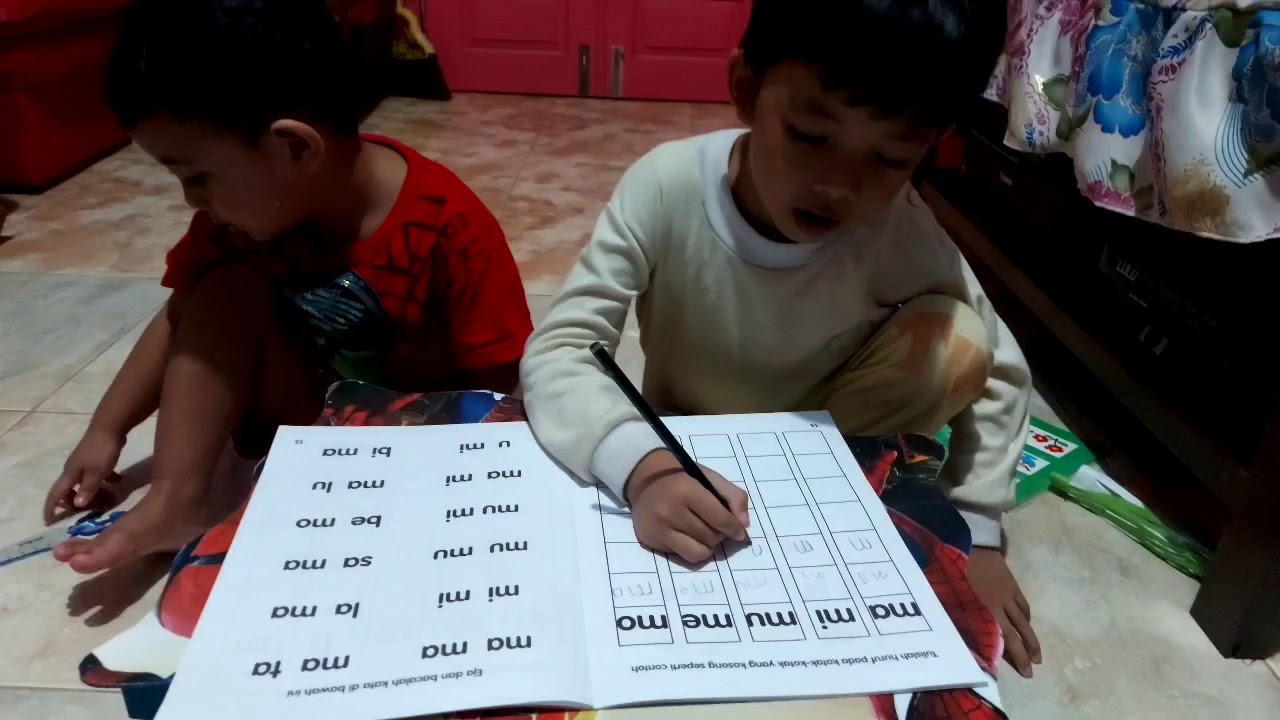 Lagi belajar digangguin adek - YouTube