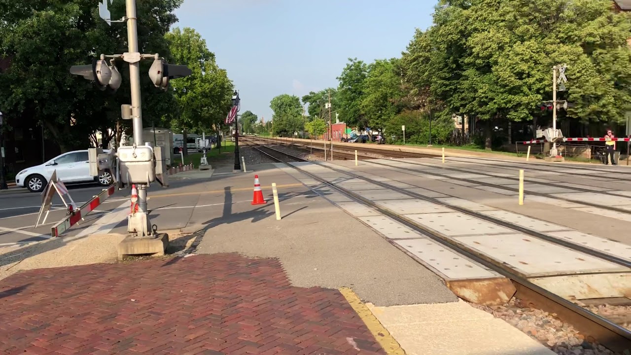 Outbound Metra 191 Arrives at Riverside IL - YouTube