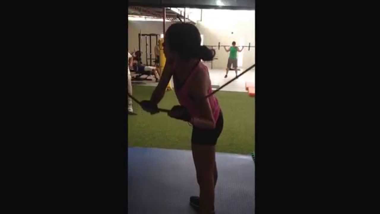 Crunch lateral con liga (o cable) - YouTube